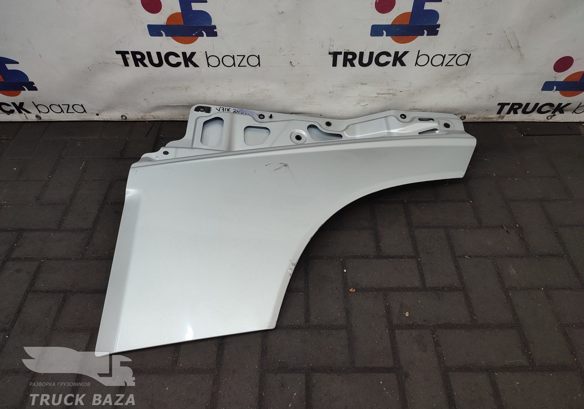 Продолжение двери левой 82107271 для Volvo FH 4 - купить б/у за 22000 р.