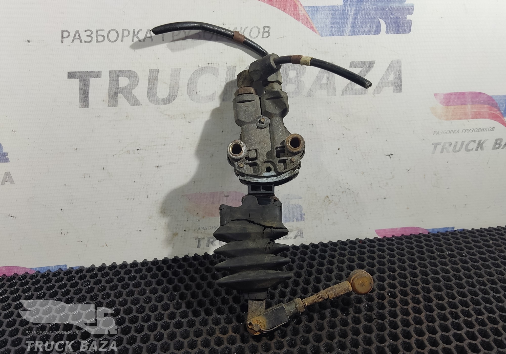 Кран уровня пола 4640070100 - купить б/у за 1900 р.